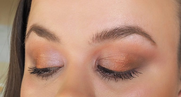 Dewy makeup look - A Woman's Confidence