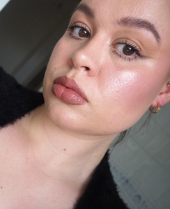 How to do the TikTok-viral clean girl makeup look - A Woman's Confidence