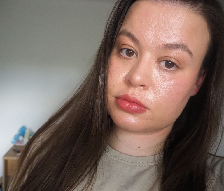 Effortless no-makeup makeup look with Seacra's red algae-infused gel ...