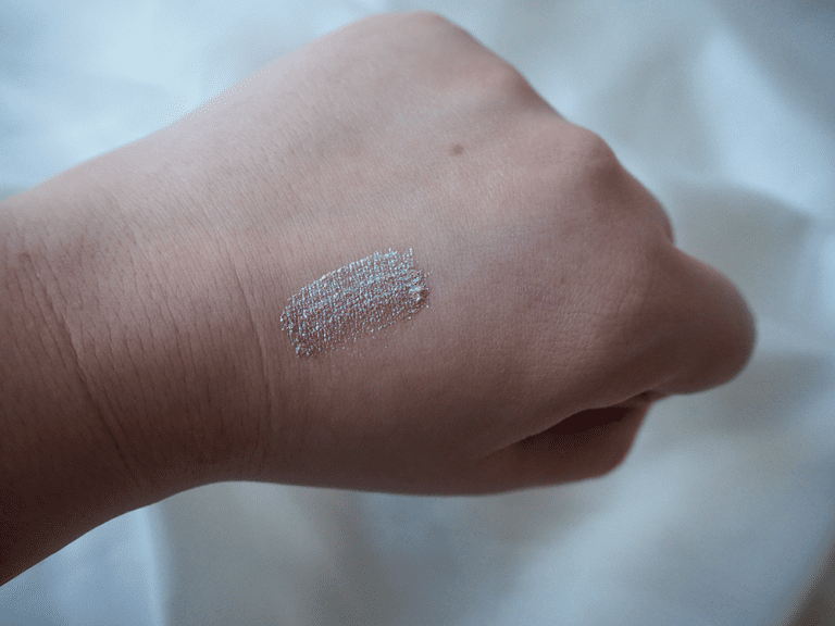 Is this the most beautiful duochrome eyeshadow ever? R.E.M. Beauty ...