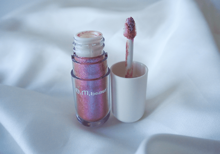 Is this the most beautiful duochrome eyeshadow ever? R.E.M. Beauty ...