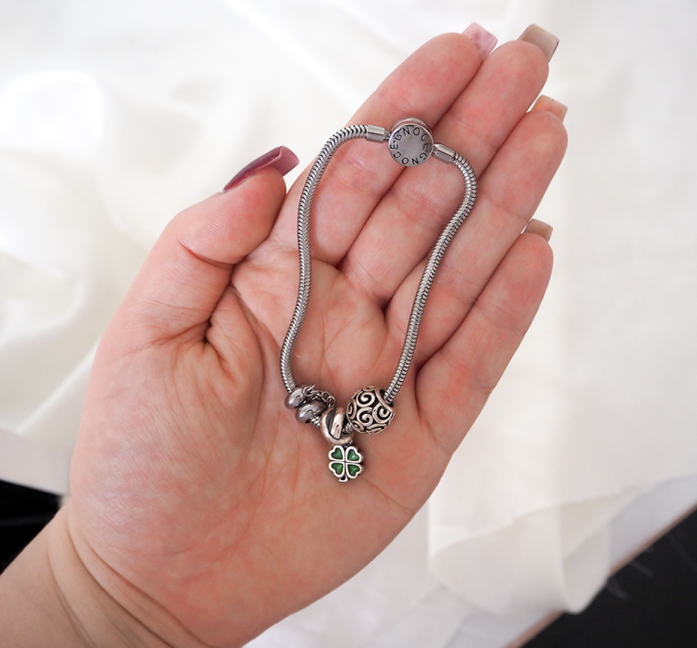 Gnoce bracelet review - A Woman's Confidence